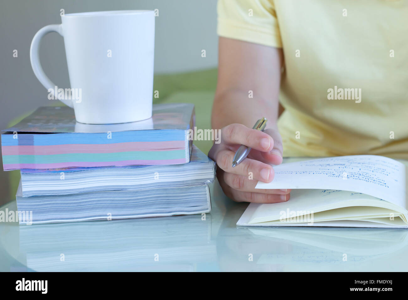 Reading cafe window street hi-res stock photography and images - Alamy