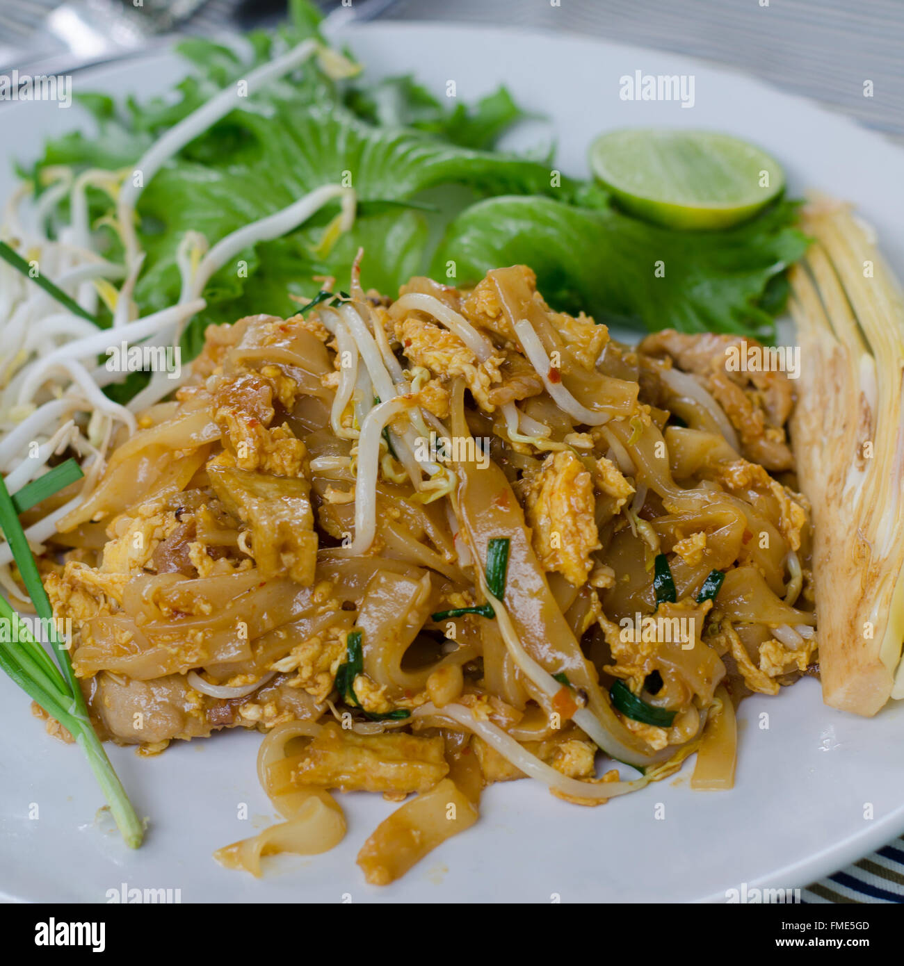 Fry egg noodles hi-res stock photography and images - Alamy