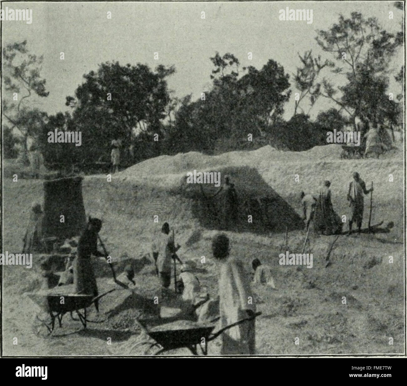 'Am Tendaguru' (1912) documents the German excavation expedition to the ...