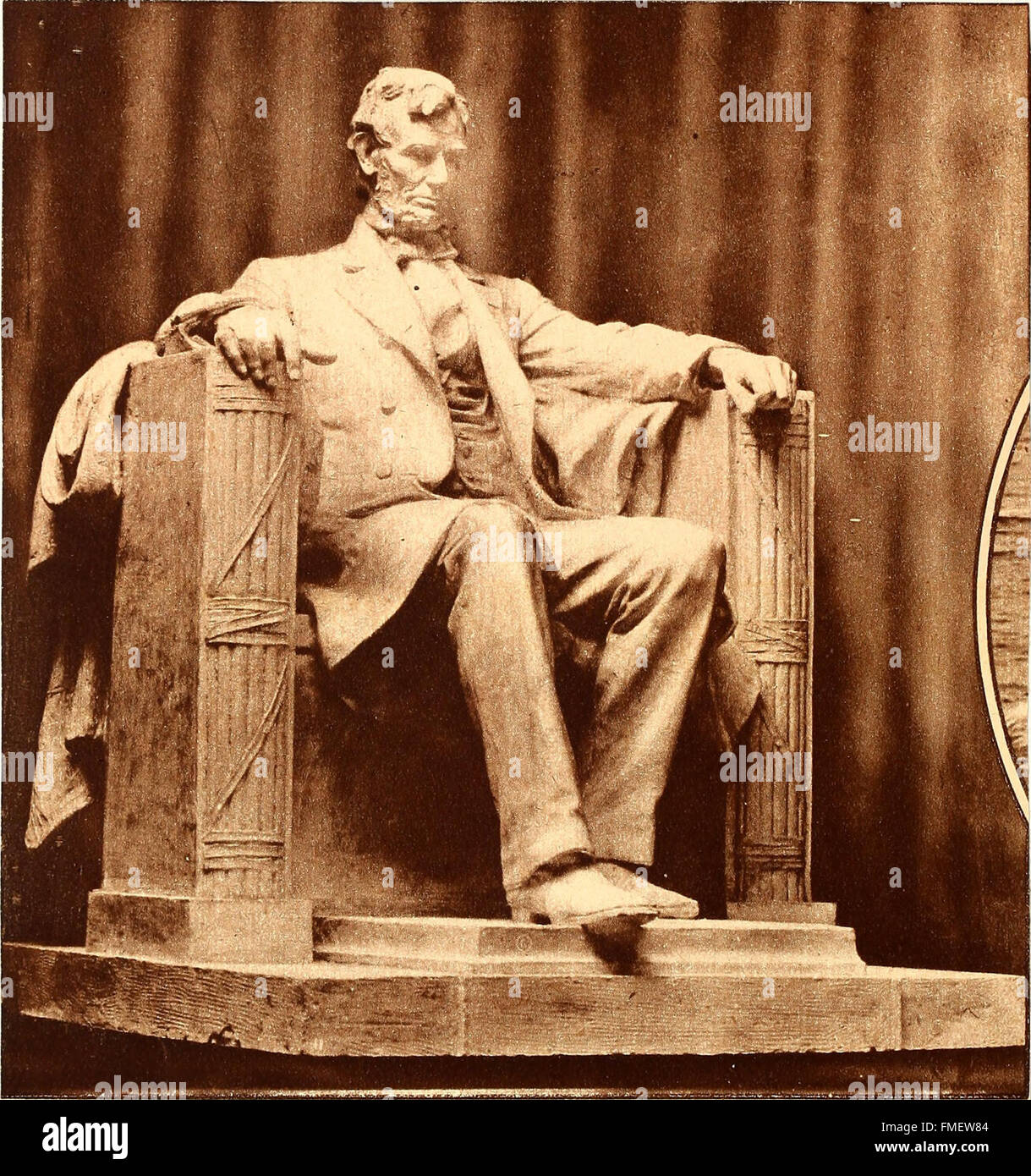 The 'Statues of Abraham Lincoln' document the Lincoln Memorial in ...