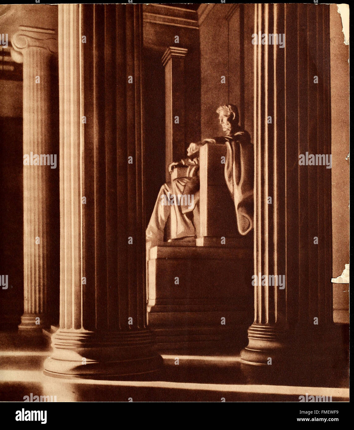 The 1922 statues of Abraham Lincoln at the Lincoln Memorial capture the ...