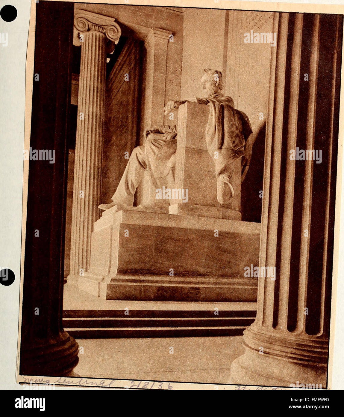 The statues of Abraham Lincoln at the Lincoln Memorial, unveiled in ...