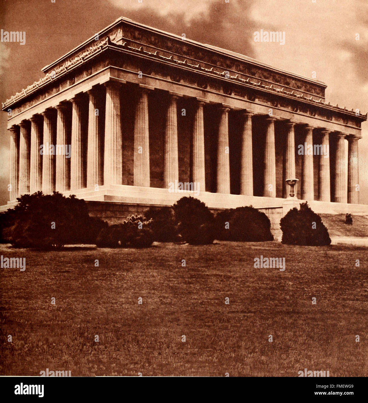 This image features the statues of Abraham Lincoln at the Lincoln ...