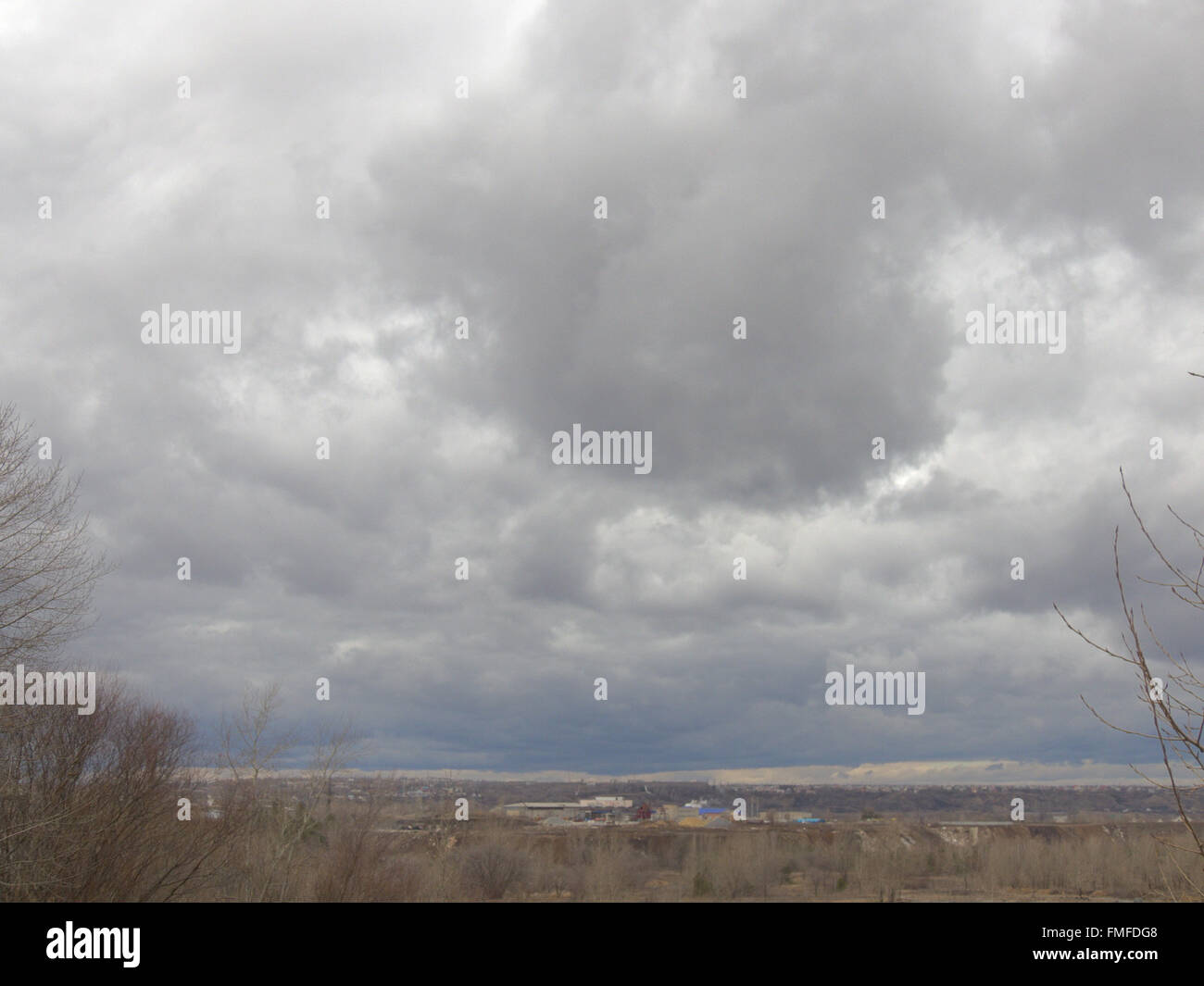 Thick clouds and tree hi-res stock photography and images - Alamy