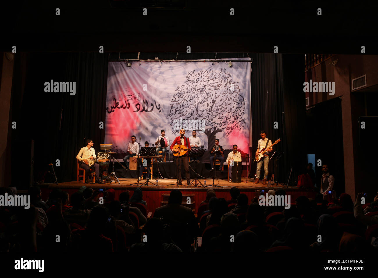 Gaza, Palestine. 10th Mar, 2016. Palestinian members of the Dawaween ...