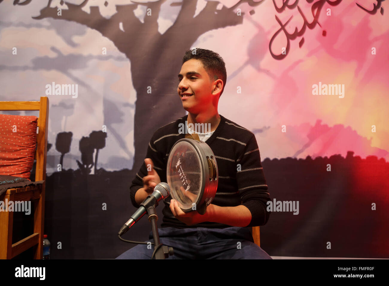 Gaza, Palestine. 10th Mar, 2016. Palestinian members of the Dawaween ...