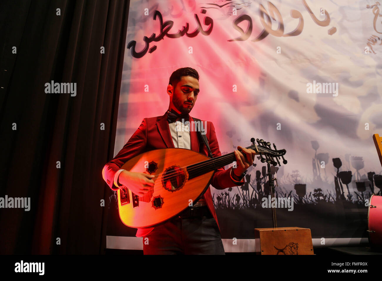 Gaza, Palestine. 10th Mar, 2016. Palestinian members of the Dawaween ...