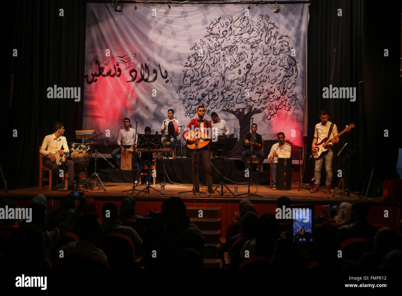 Gaza, Palestine. 10th Mar, 2016. Palestinian members of the Dawaween ...