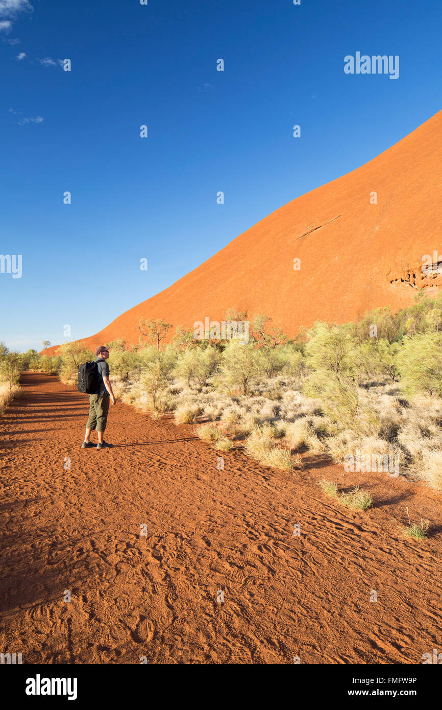 Man hiking at Uluru (UNESCO World Heritage Site), Uluru-Kata Tjuta ...