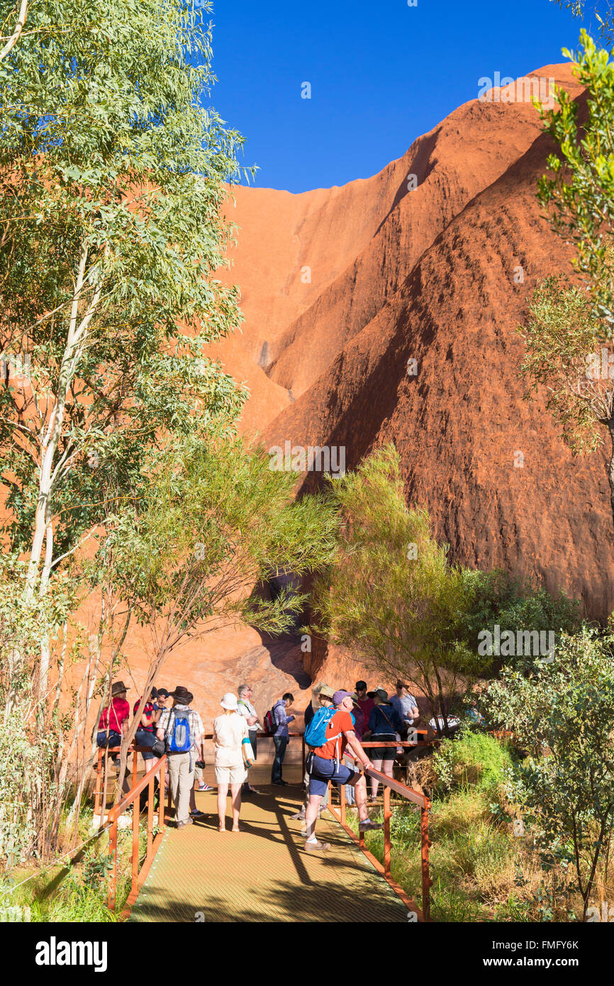 Tourists at Uluru (UNESCO World Heritage Site), Uluru-Kata Tjuta ...