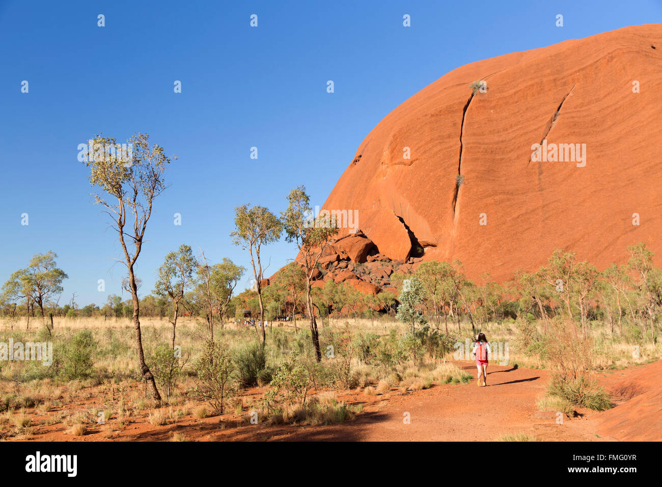 Tourist at Uluru (UNESCO World Heritage Site), Uluru-Kata Tjuta ...