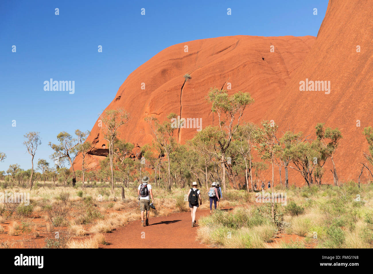 Tourists at Uluru (UNESCO World Heritage Site), Uluru-Kata Tjuta ...