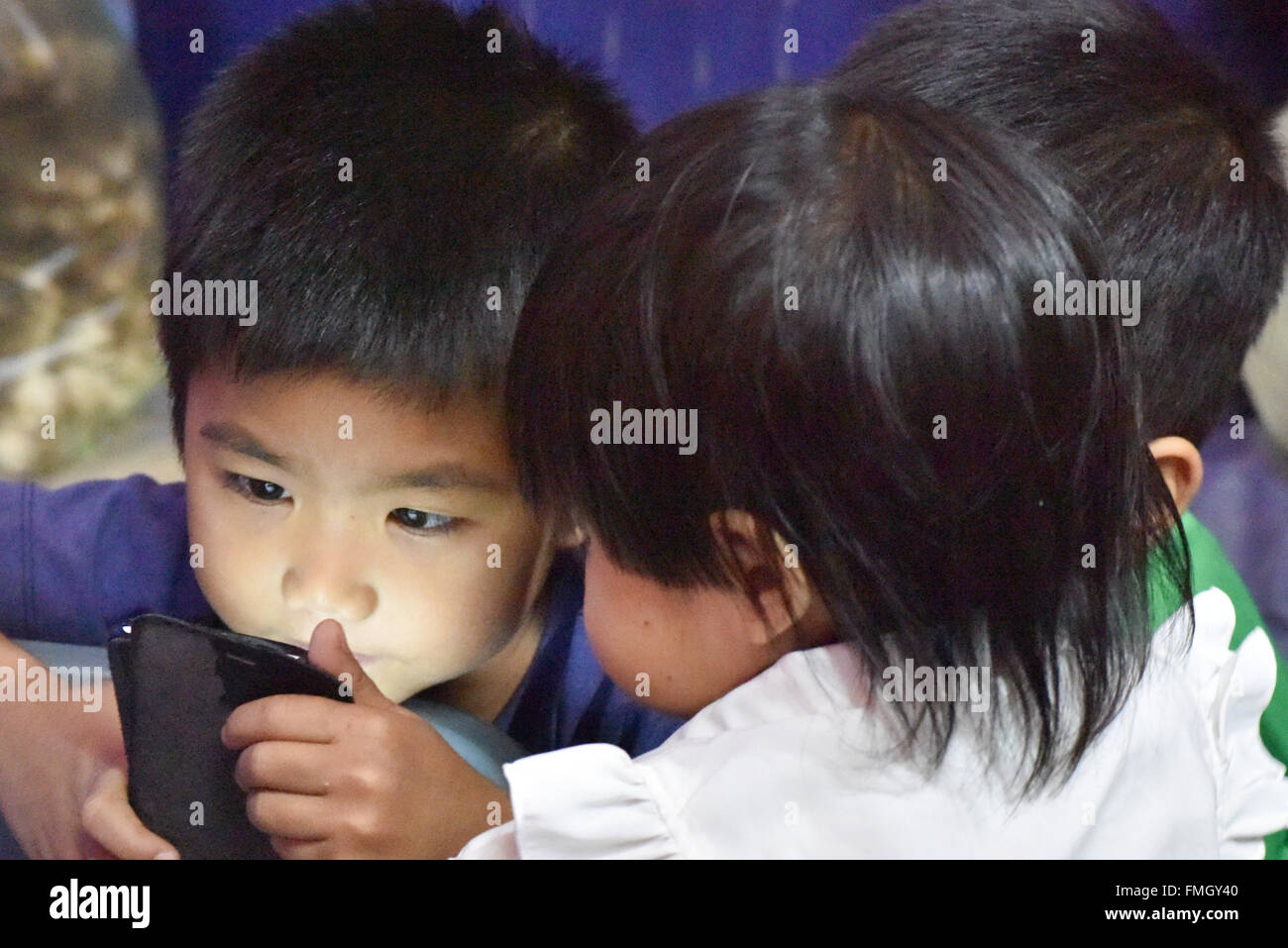 Asian Children with mobile phone Stock Photo - Alamy