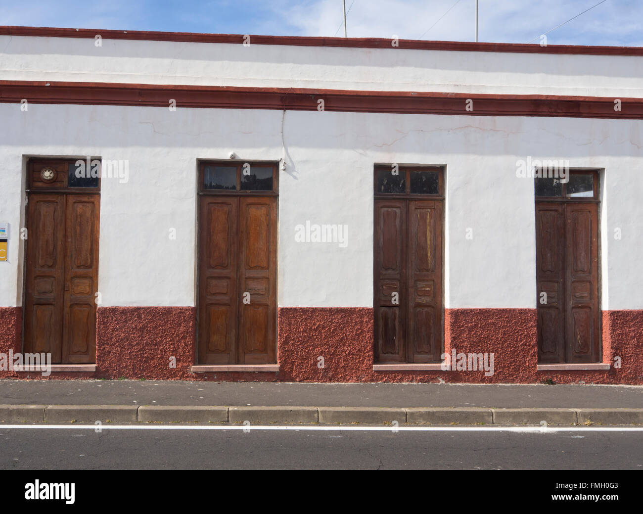 Row of doors hi-res stock photography and images - Alamy