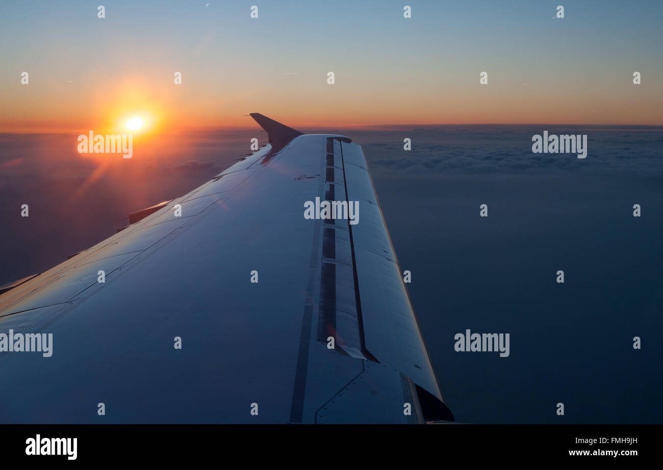 Sun plane wing hi-res stock photography and images - Alamy