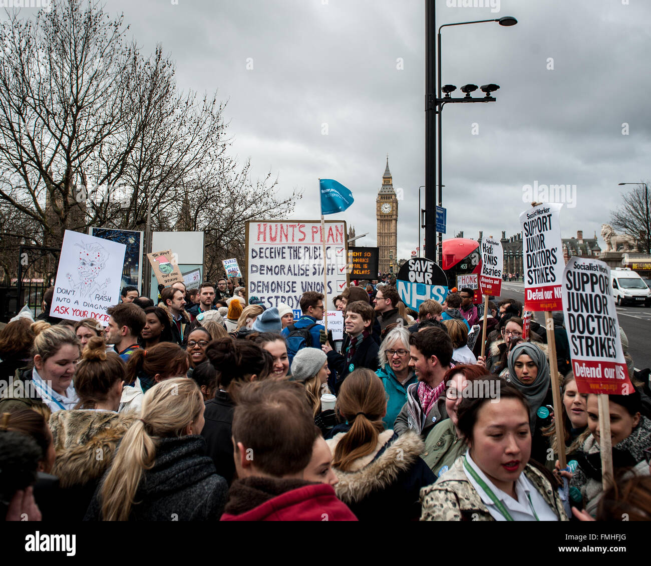 Junior doctors and their supporters on a picket line outside St Thomas ...