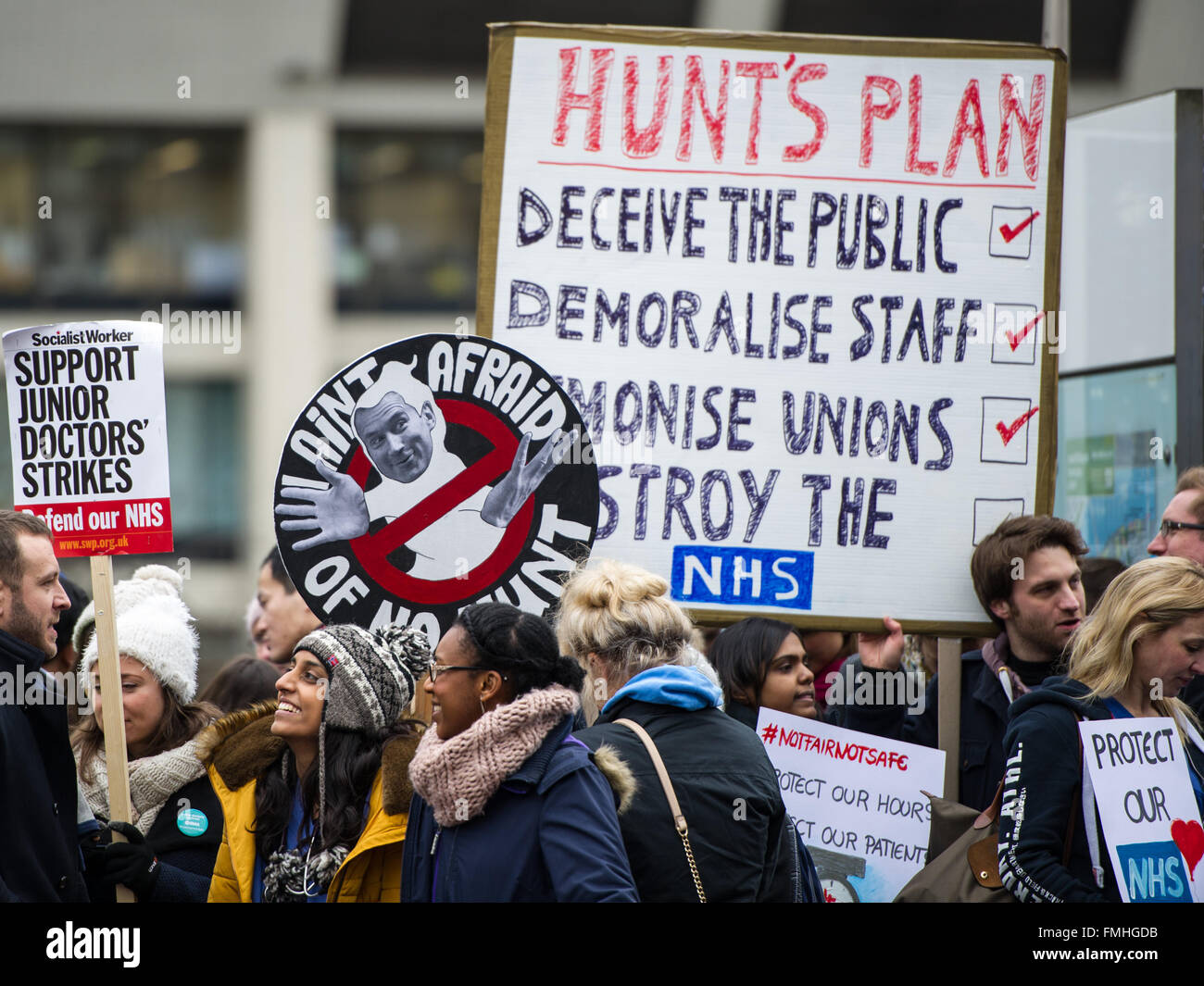 Junior doctors and their supporters on a picket line outside St Thomas ...