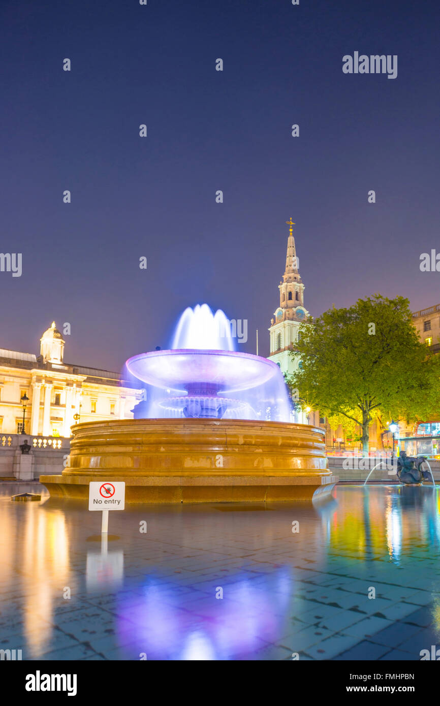Statue and Fountains,Trafalgar Square, London Stock Photo - Alamy