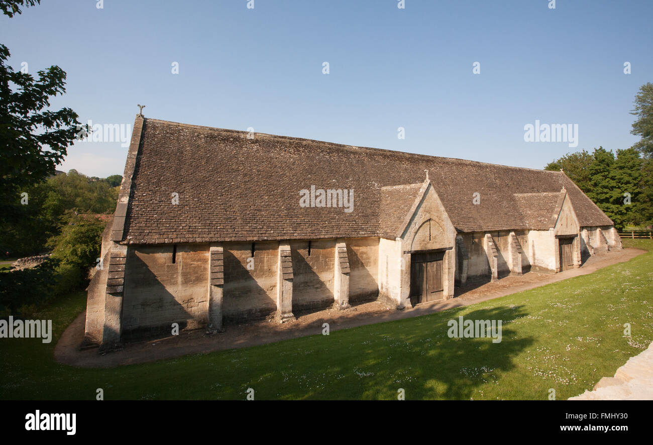 Medieval barn england hi-res stock photography and images - Alamy