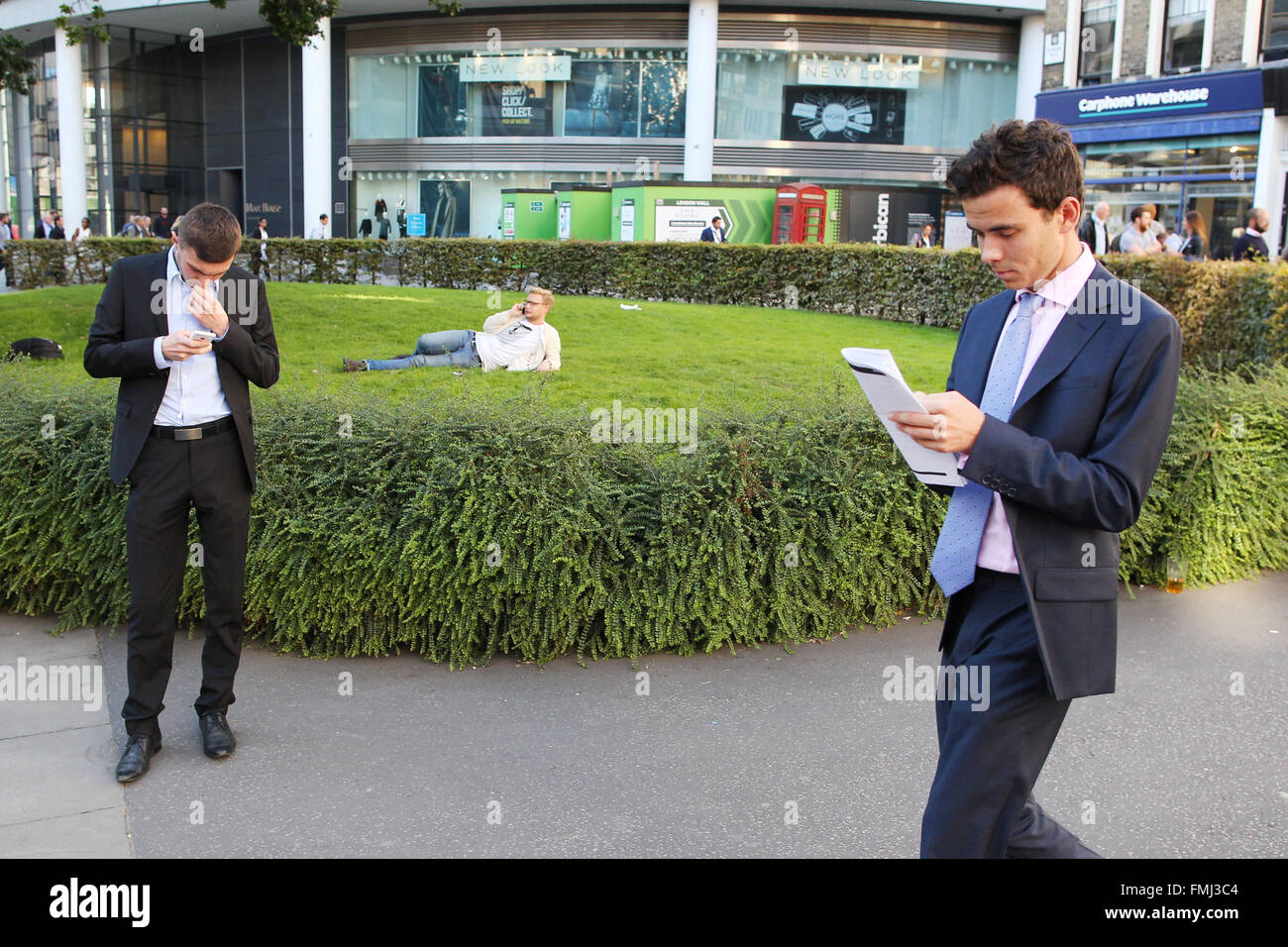 Office workers uk lunch hi-res stock photography and images - Alamy