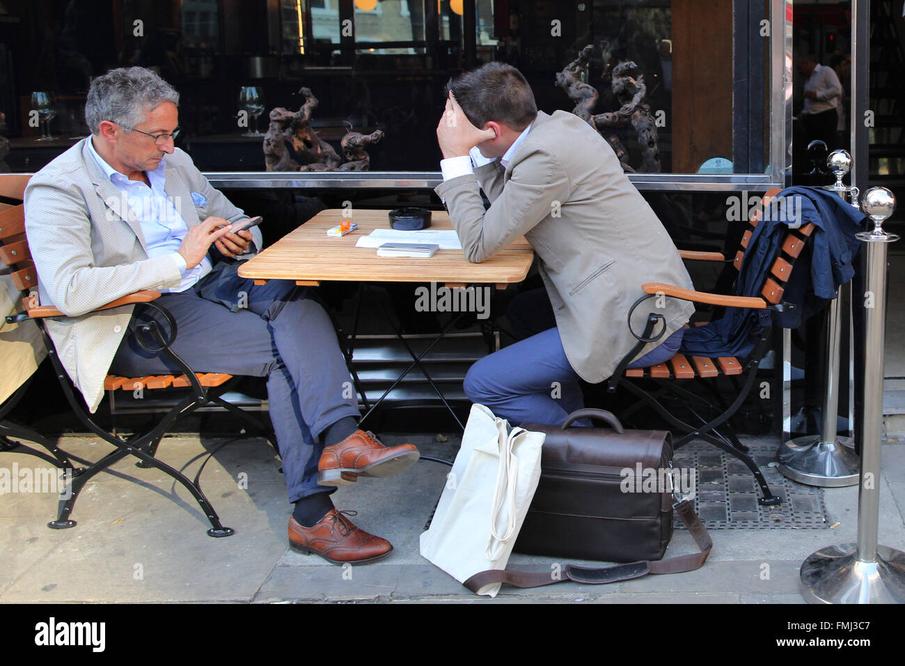Crowd of office workers hi-res stock photography and images - Alamy