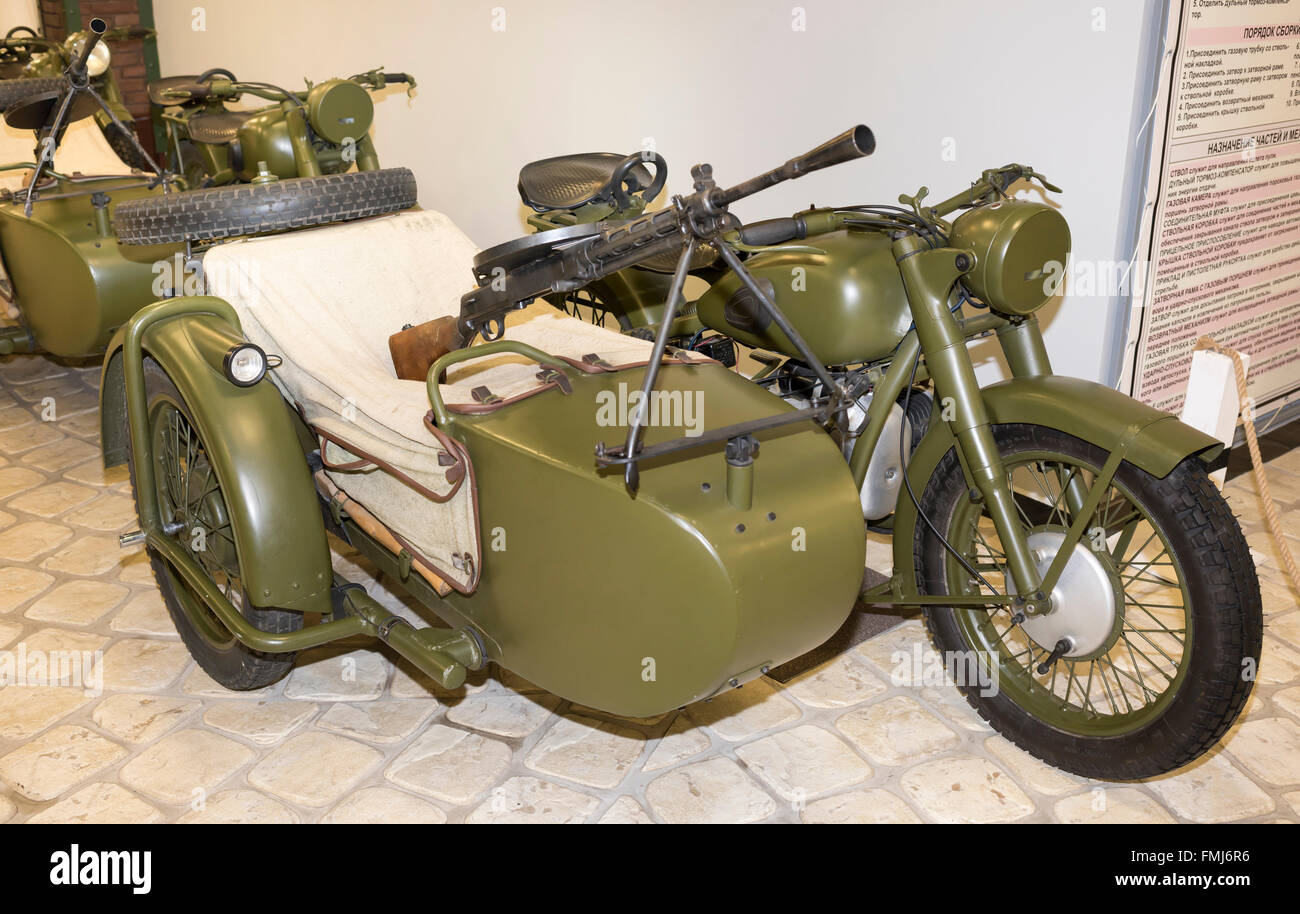 Military with gun on beach hi-res stock photography and images - Alamy