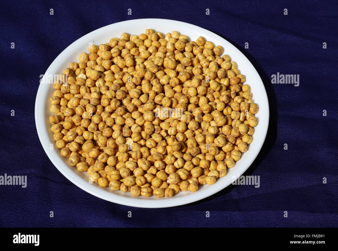 Healthy and tasty roasted chick peas snack Stock Photo - Alamy