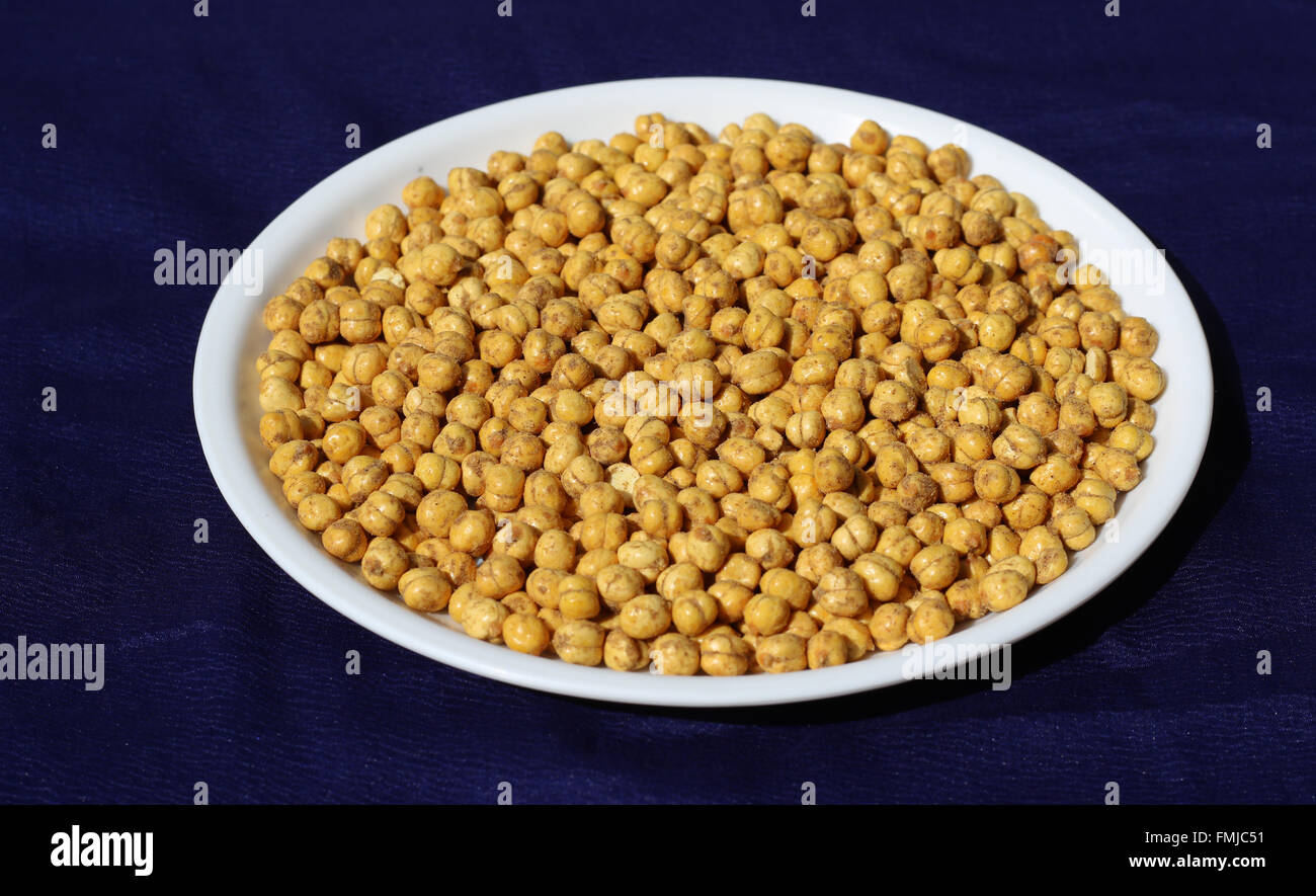 Healthy and tasty roasted chick peas snack Stock Photo - Alamy