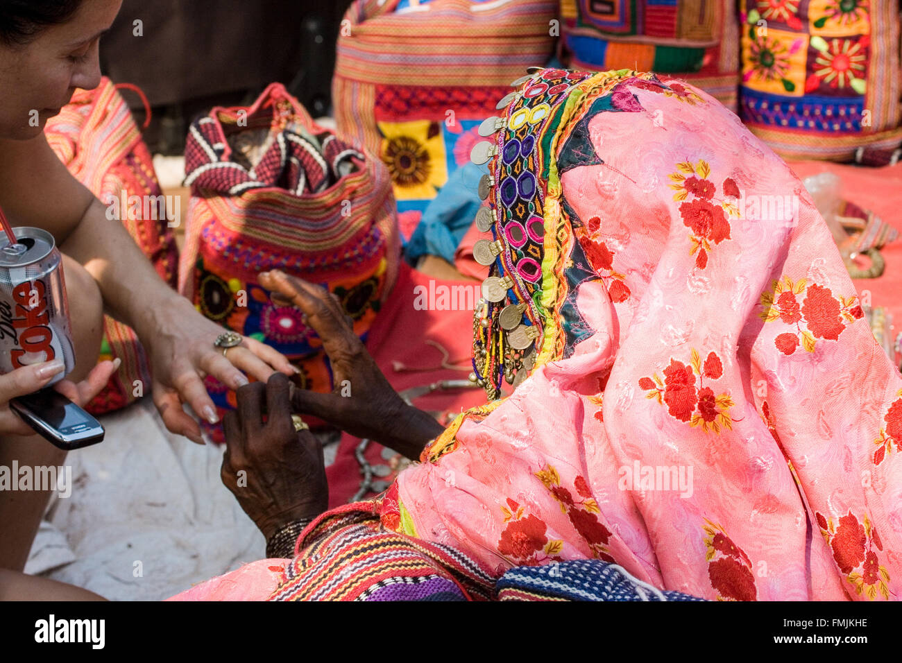 Haggling market asia hi-res stock photography and images - Alamy