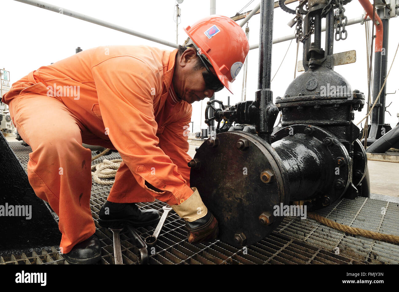 Crude oil loading hi-res stock photography and images - Alamy