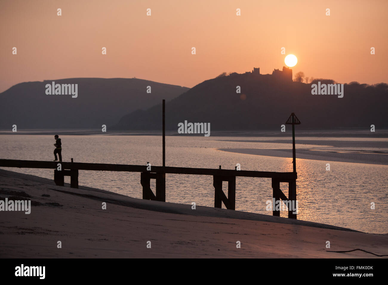 Europe sunset with llanstephan castle from ferryside beach hi-res stock ...