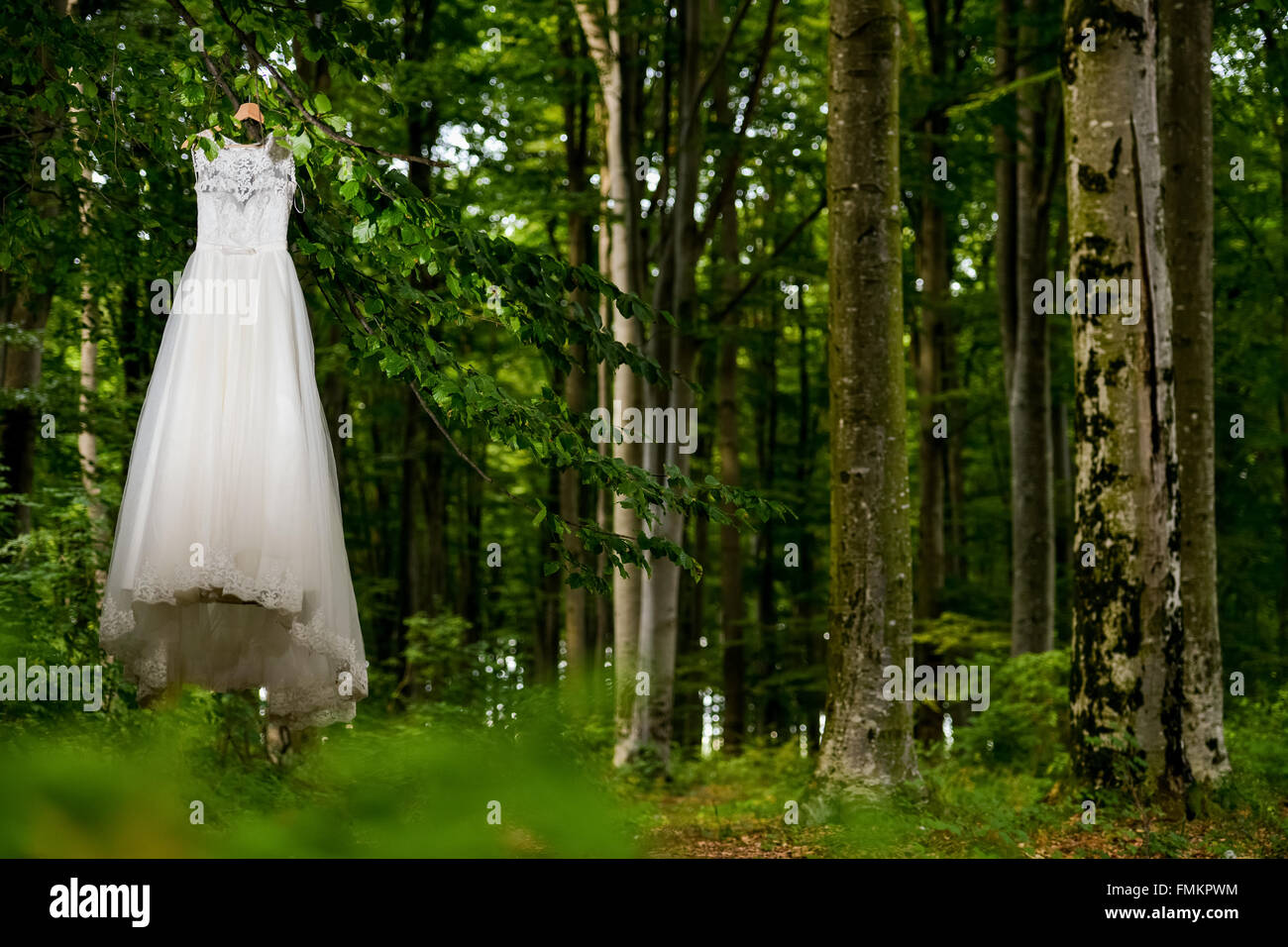 Spring wedding dress hi-res stock photography and images - Alamy