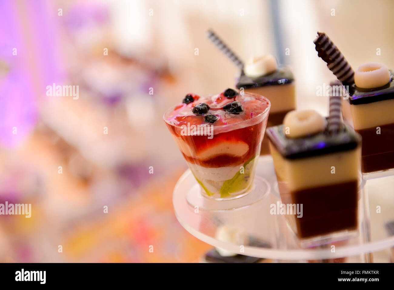 Plastic wedding cakes hi-res stock photography and images - Alamy