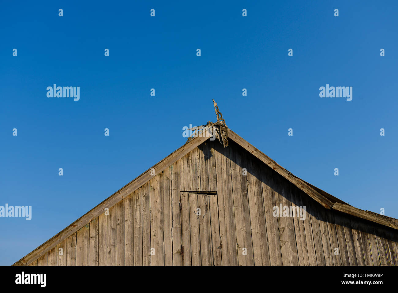 Old wooden roof hi-res stock photography and images - Alamy