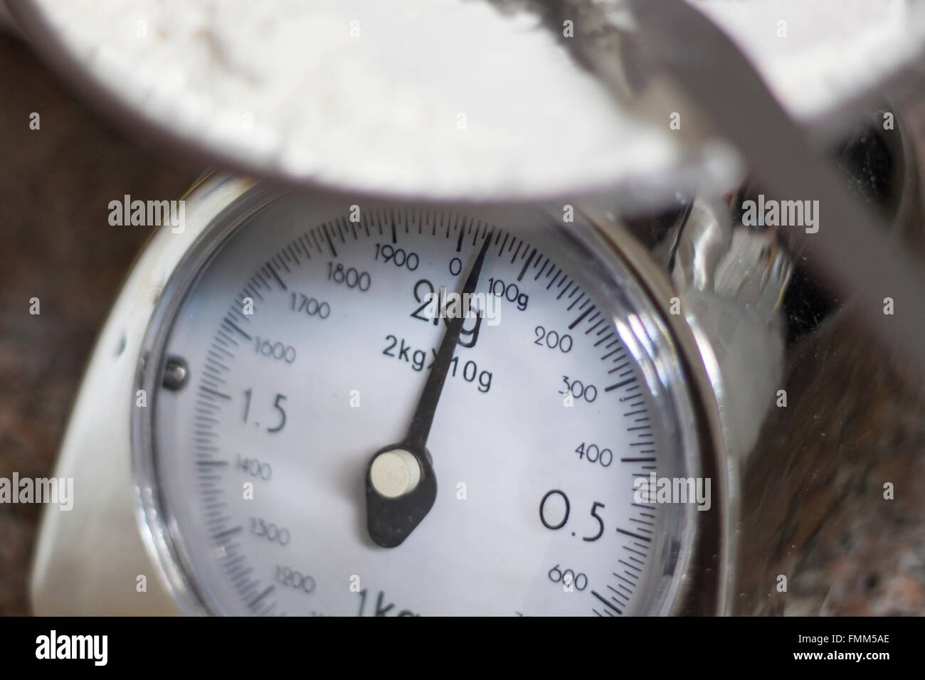 kitchen scale measuring flour Stock Photo - Alamy