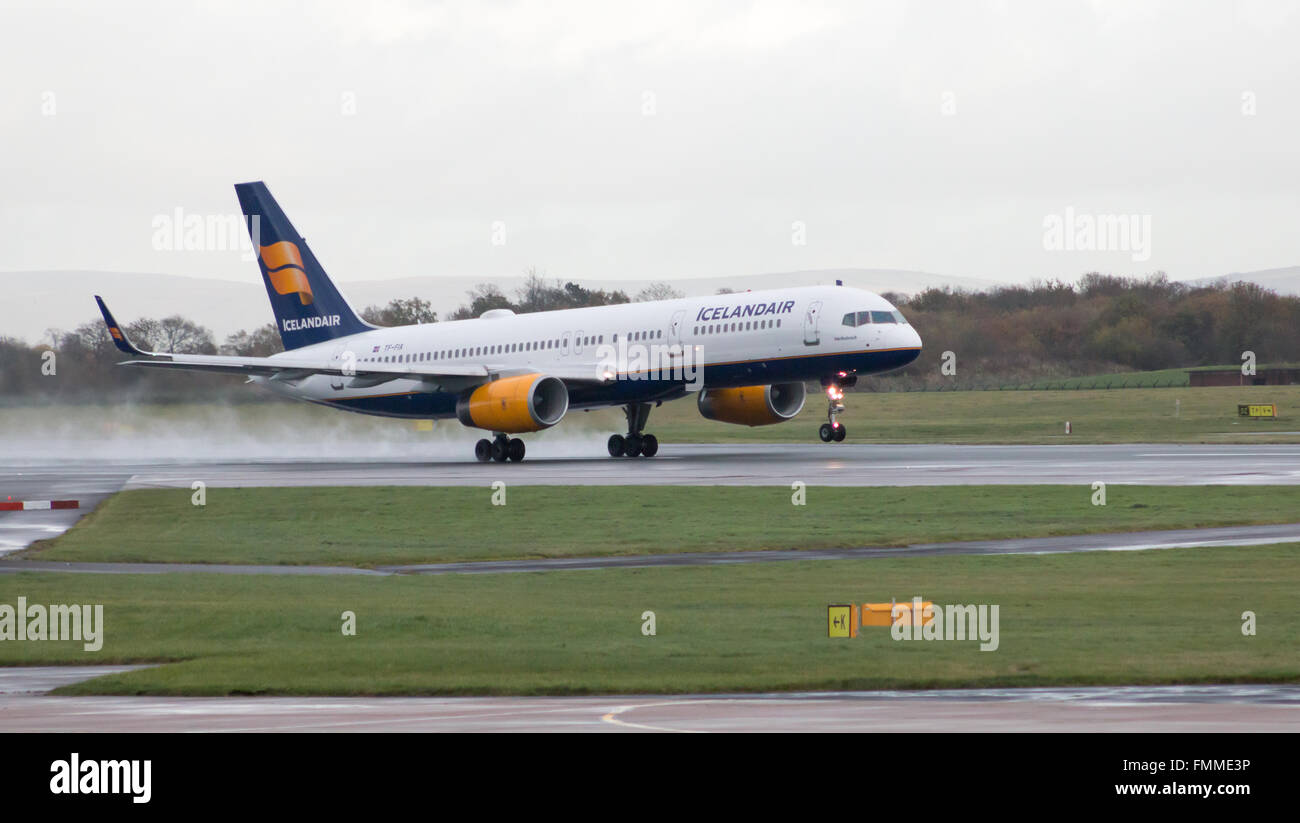 Icelandair Boeing 757-200 narrow-body passenger plane (TF-FIA) taking ...