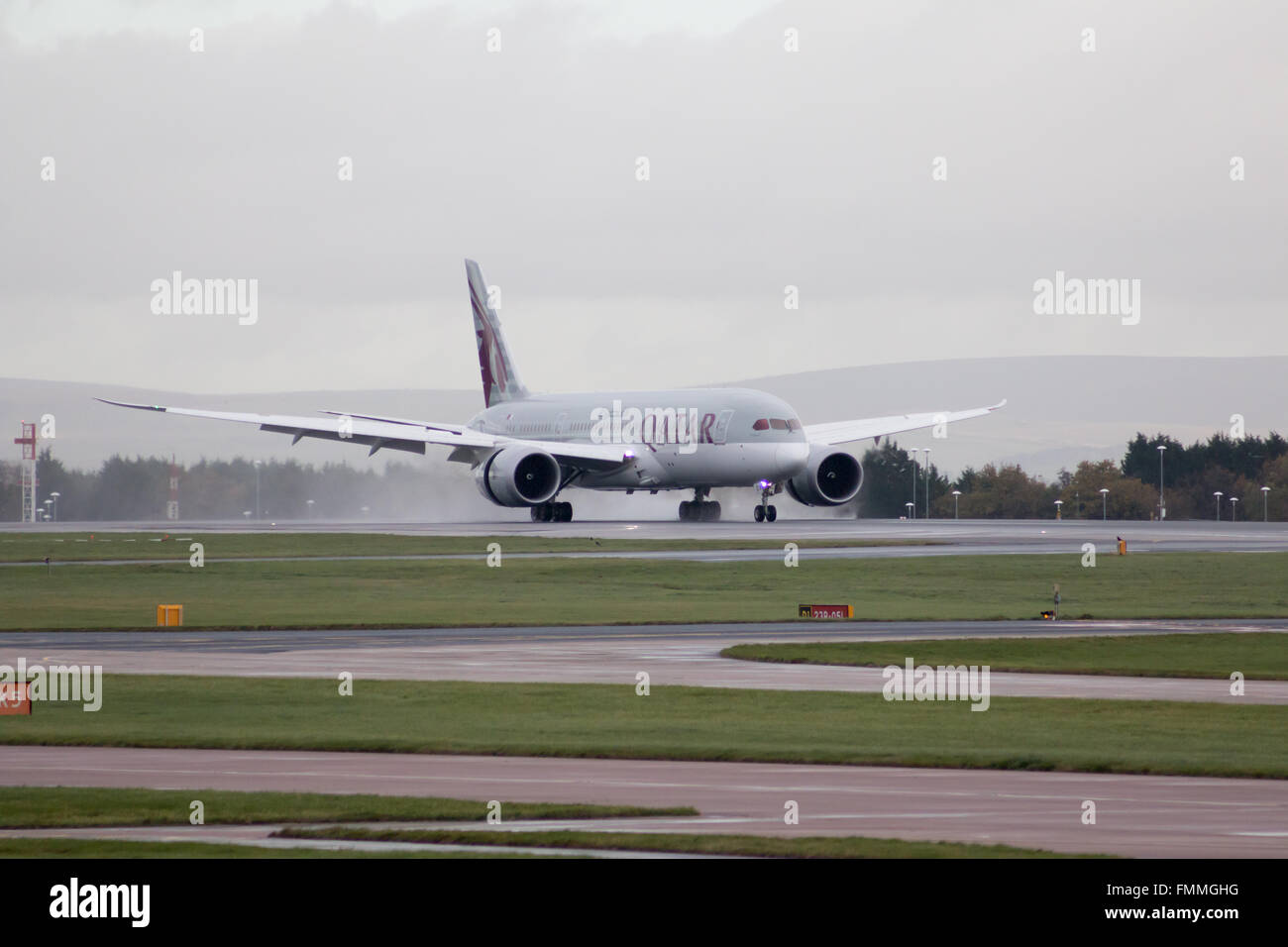 Qatar Airways Boeing 787-8 Dreamliner wide-body passnenger plane (A7 ...