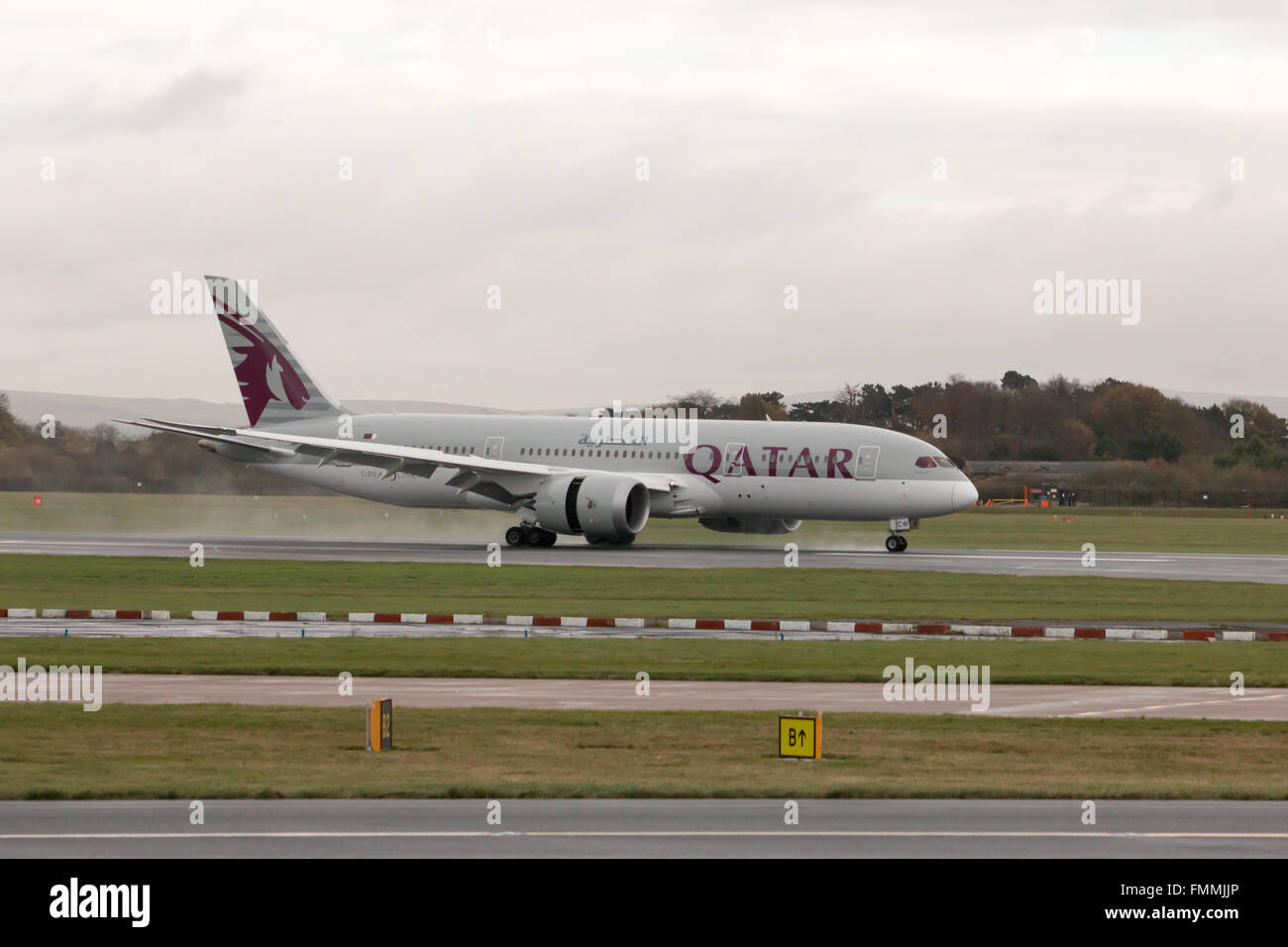 Qatar Airways Boeing 787-8 Dreamliner wide-body passnenger plane (A7 ...