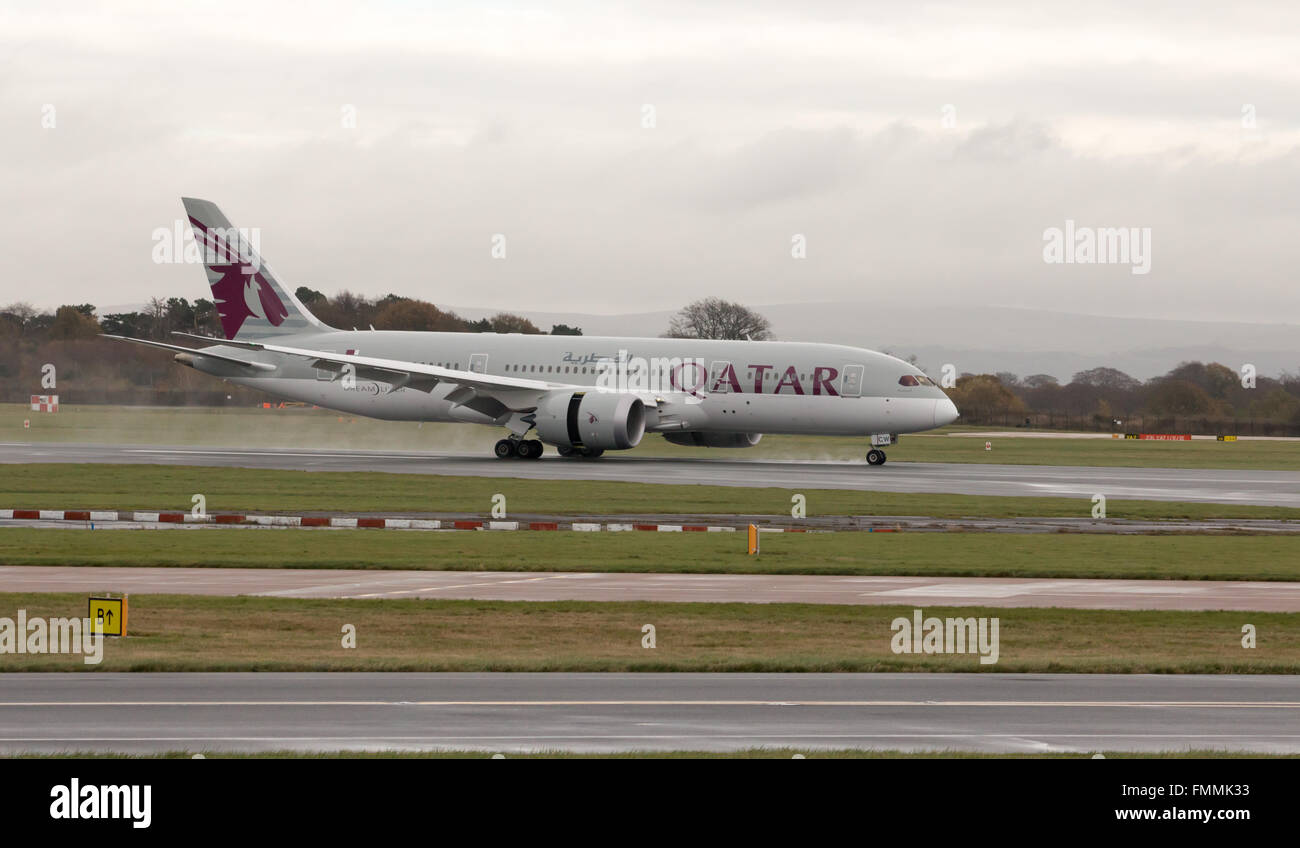 Qatar Airways Boeing 787-8 Dreamliner wide-body passnenger plane (A7 ...
