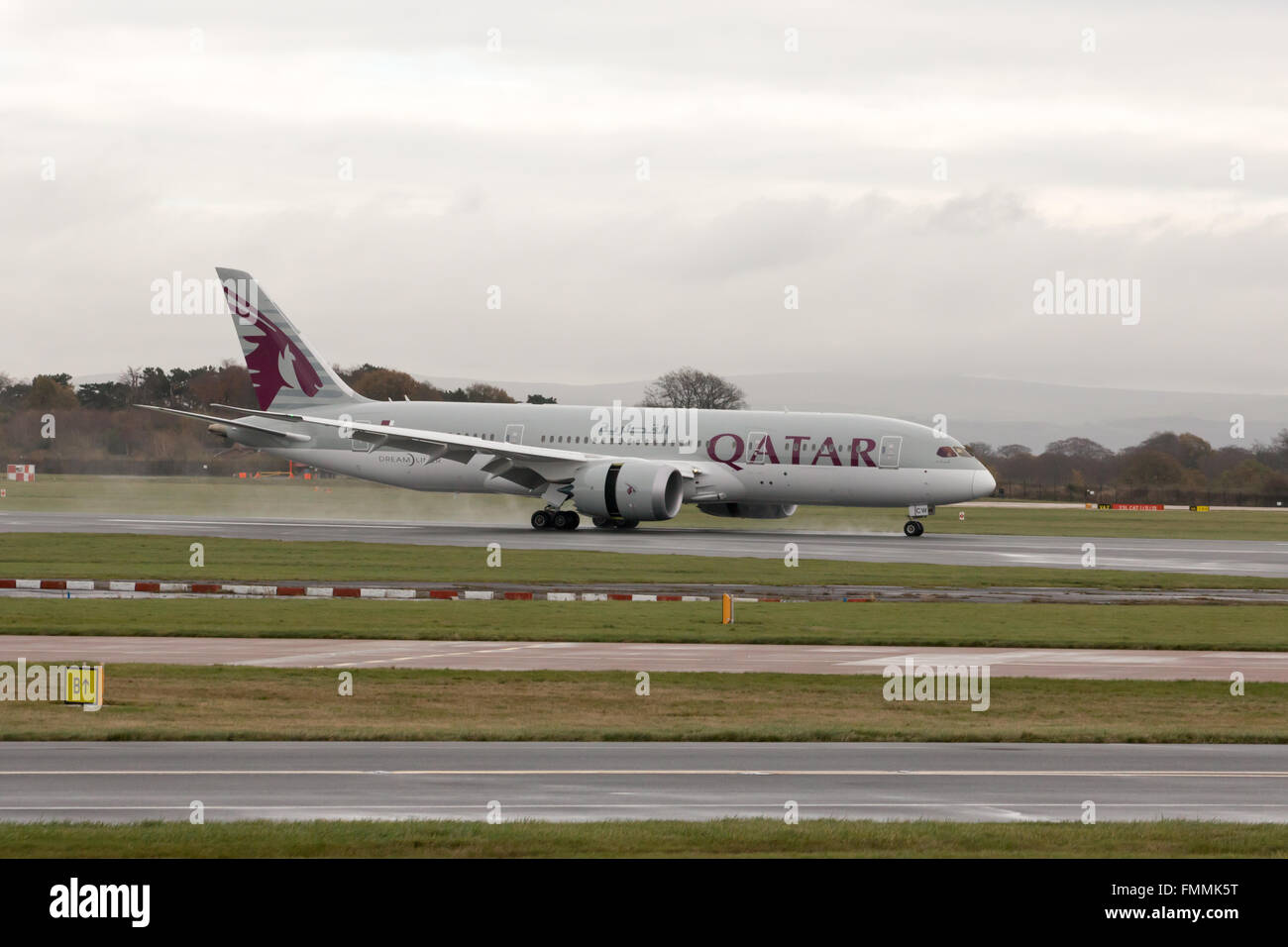 Qatar Airways Boeing 787-8 Dreamliner wide-body passnenger plane (A7 ...