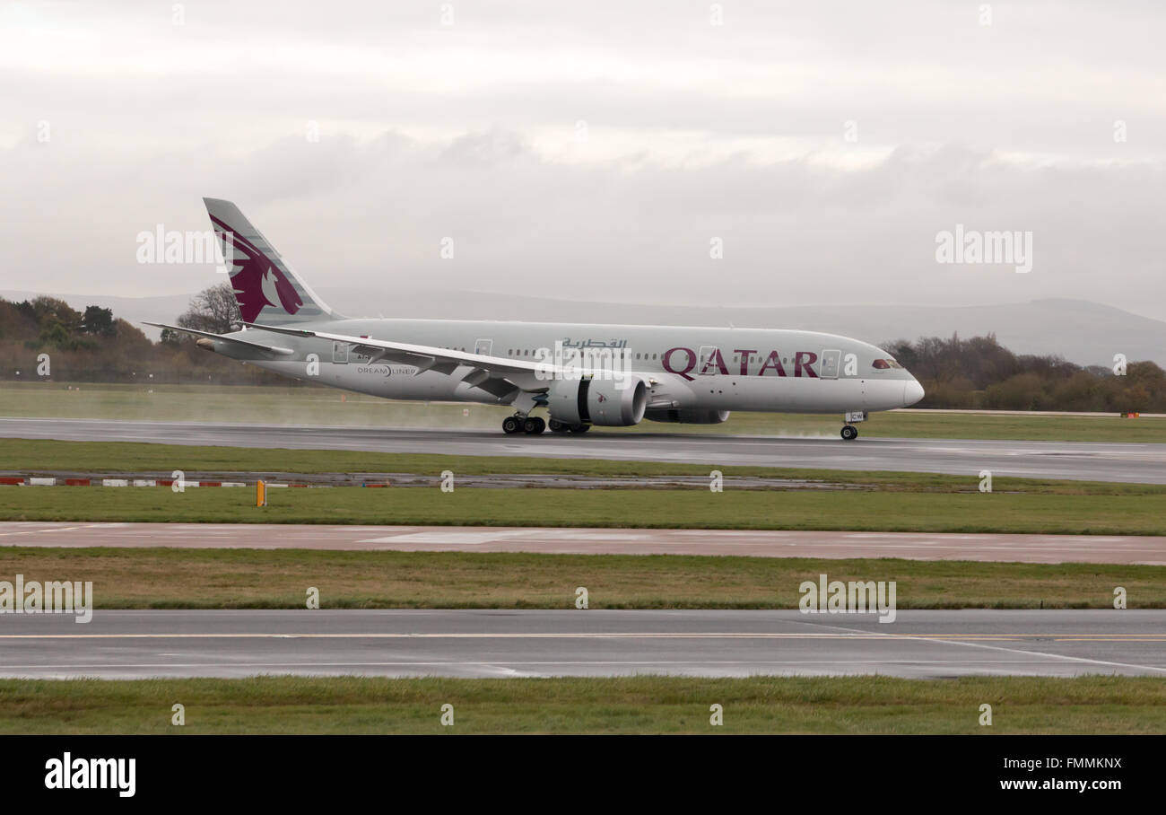 Qatar Airways Boeing 787-8 Dreamliner wide-body passnenger plane (A7 ...