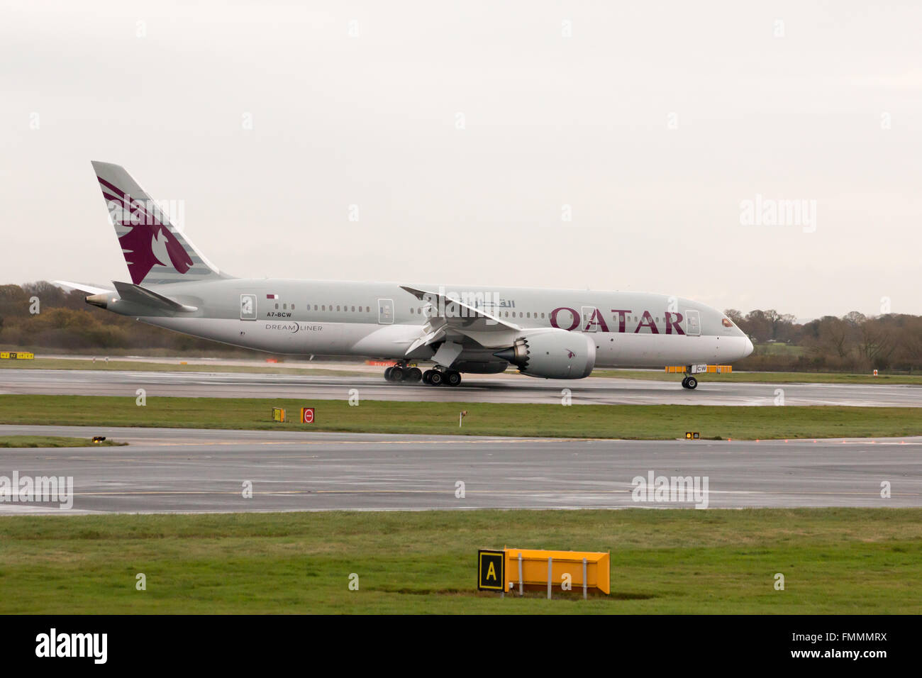 Qatar Airways Boeing 787-8 Dreamliner wide-body passnenger plane (A7 ...