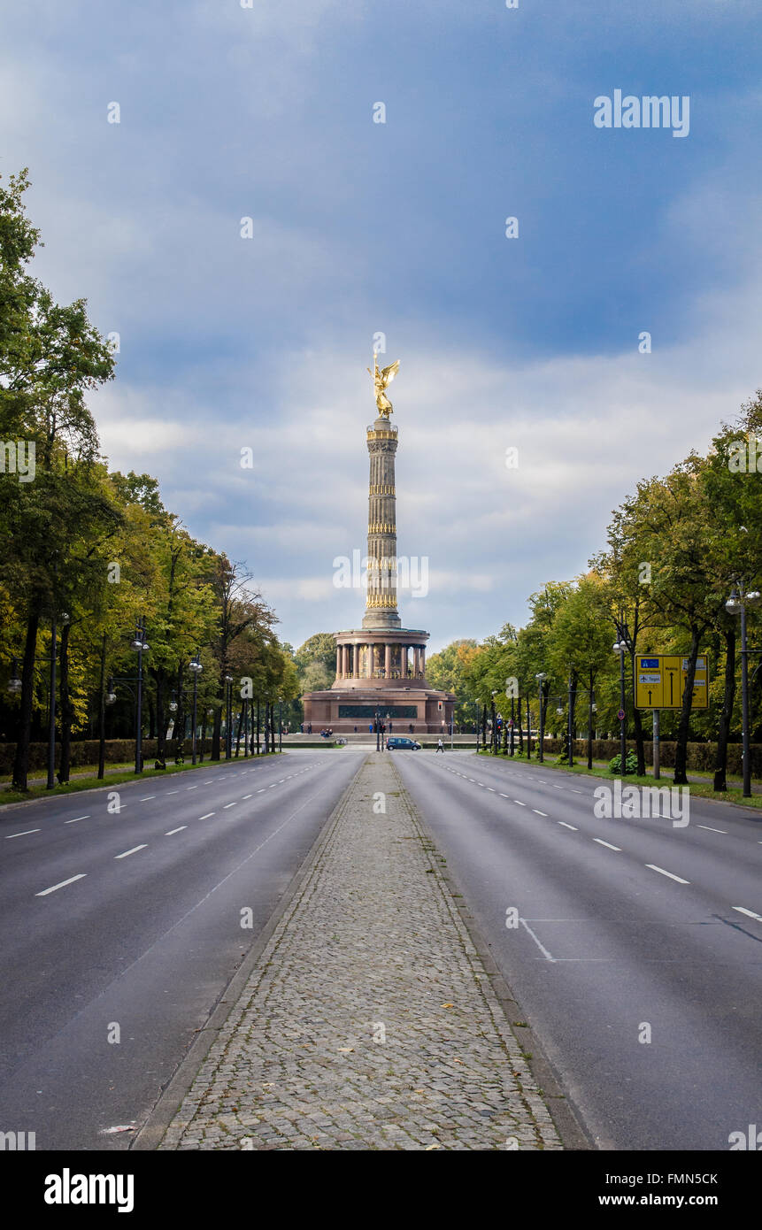 Berlin Victory Column, golden statue Stock Photo - Alamy