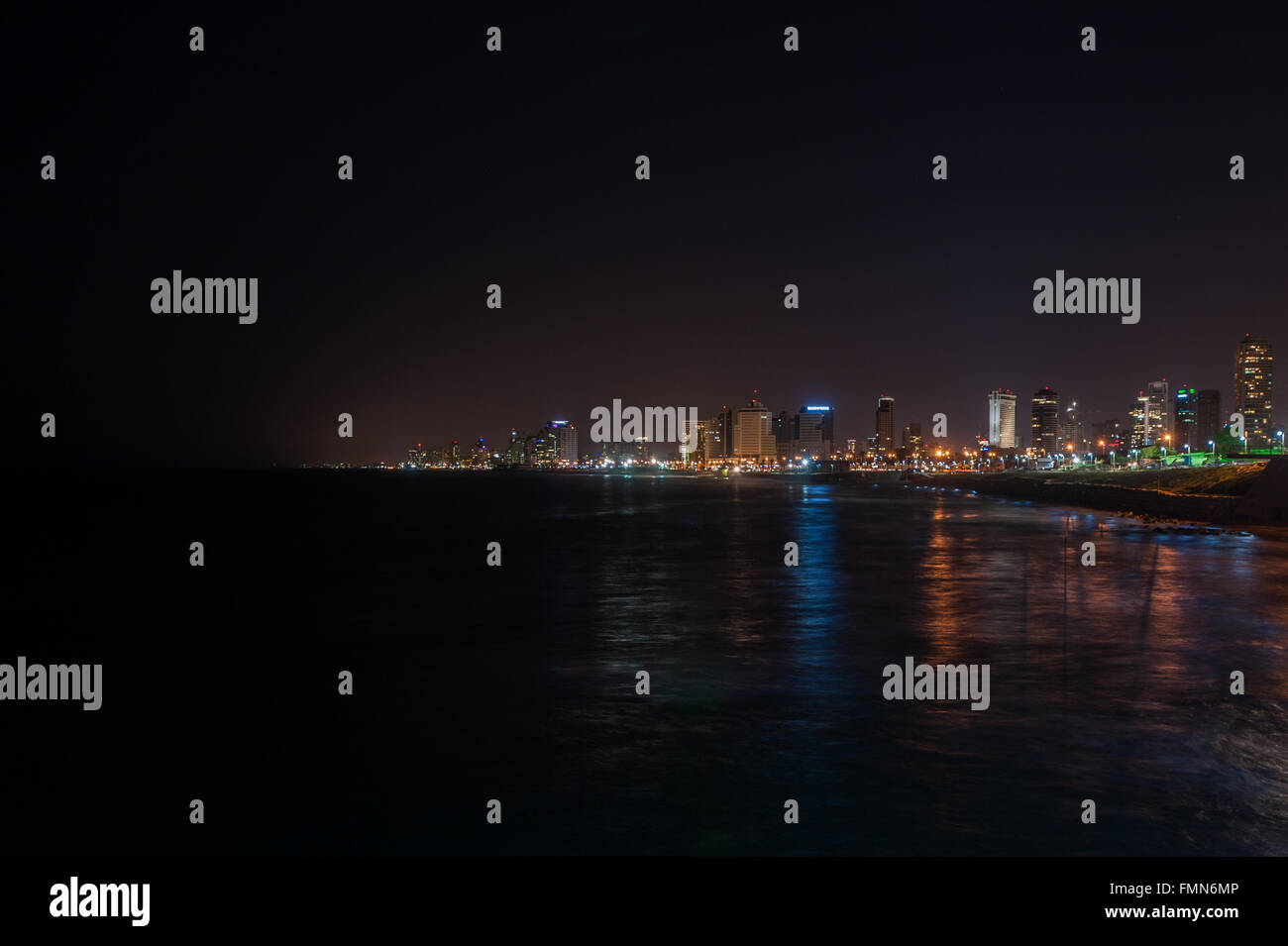 Cityscape by night hi-res stock photography and images - Alamy