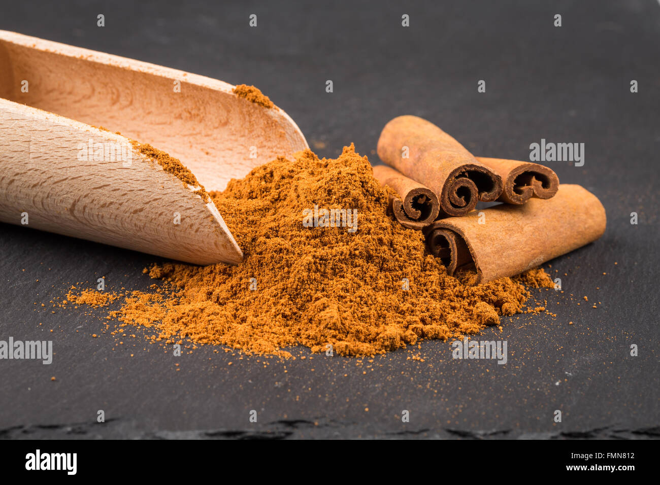 Cinnamon sticks to powder hi-res stock photography and images - Alamy