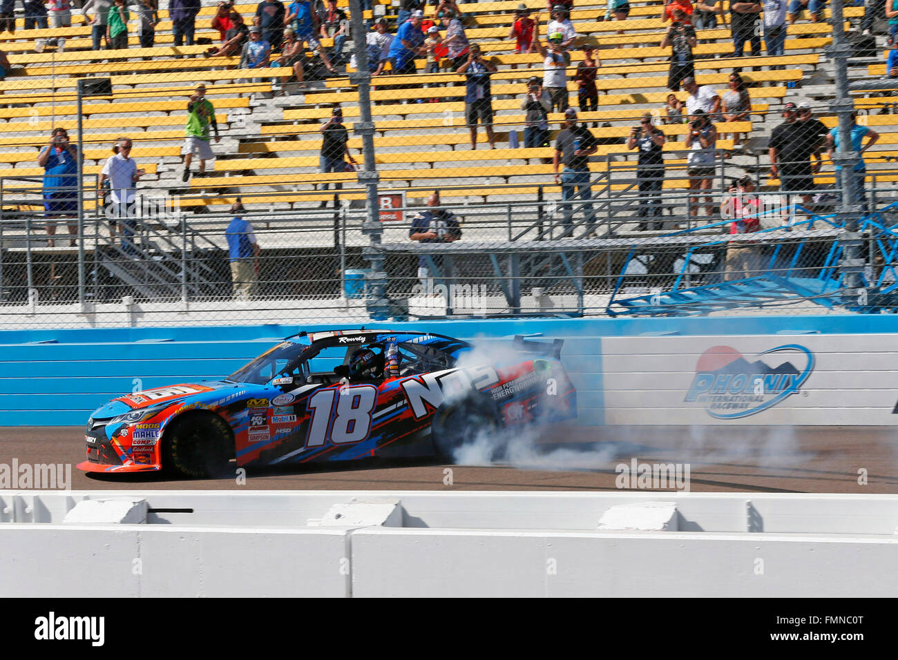 Avondale, AZ, USA. 12th Mar, 2016. Kyle Busch (18) wins the Axalta 200 ...