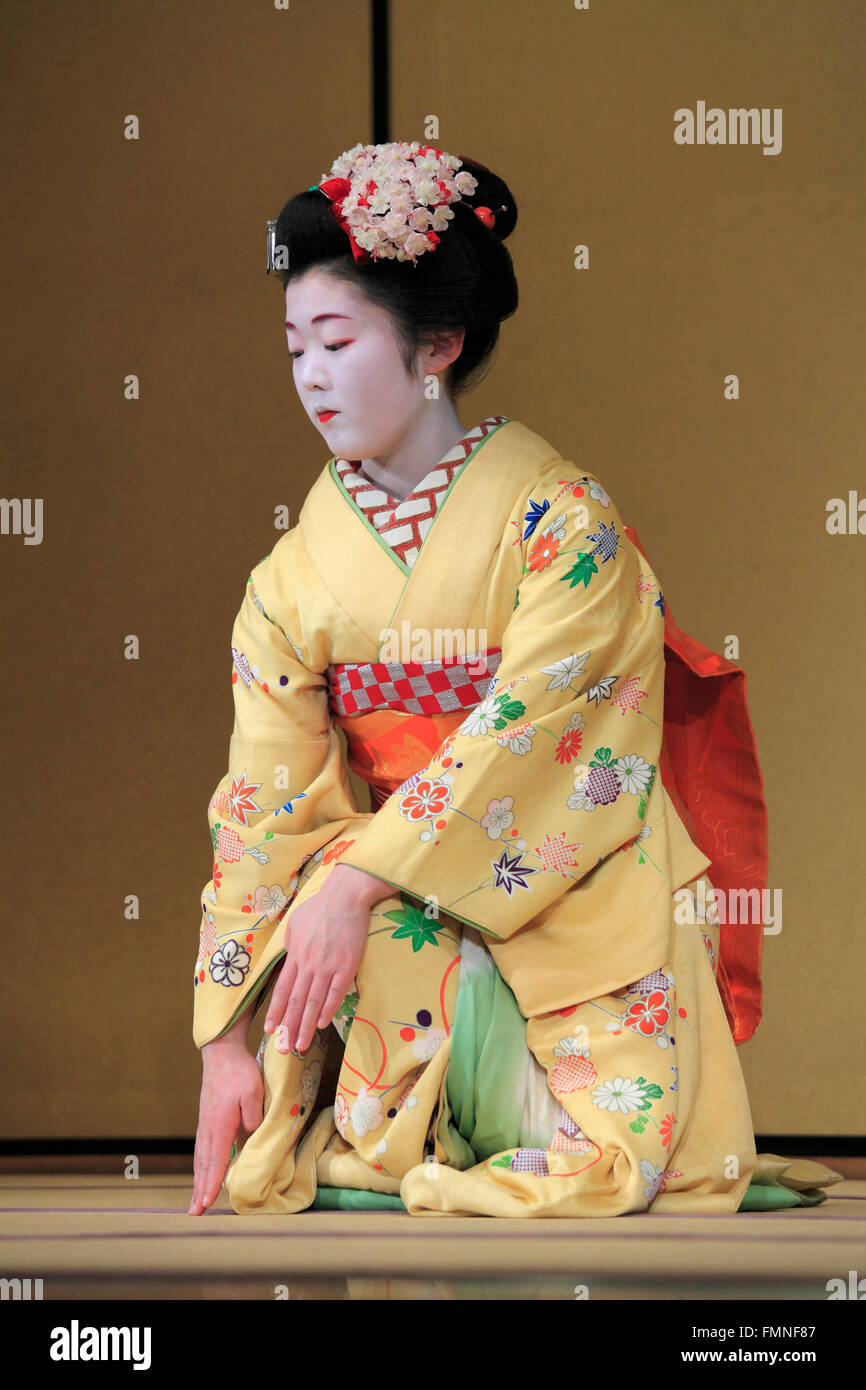Maiko kyoto dance hi-res stock photography and images - Alamy