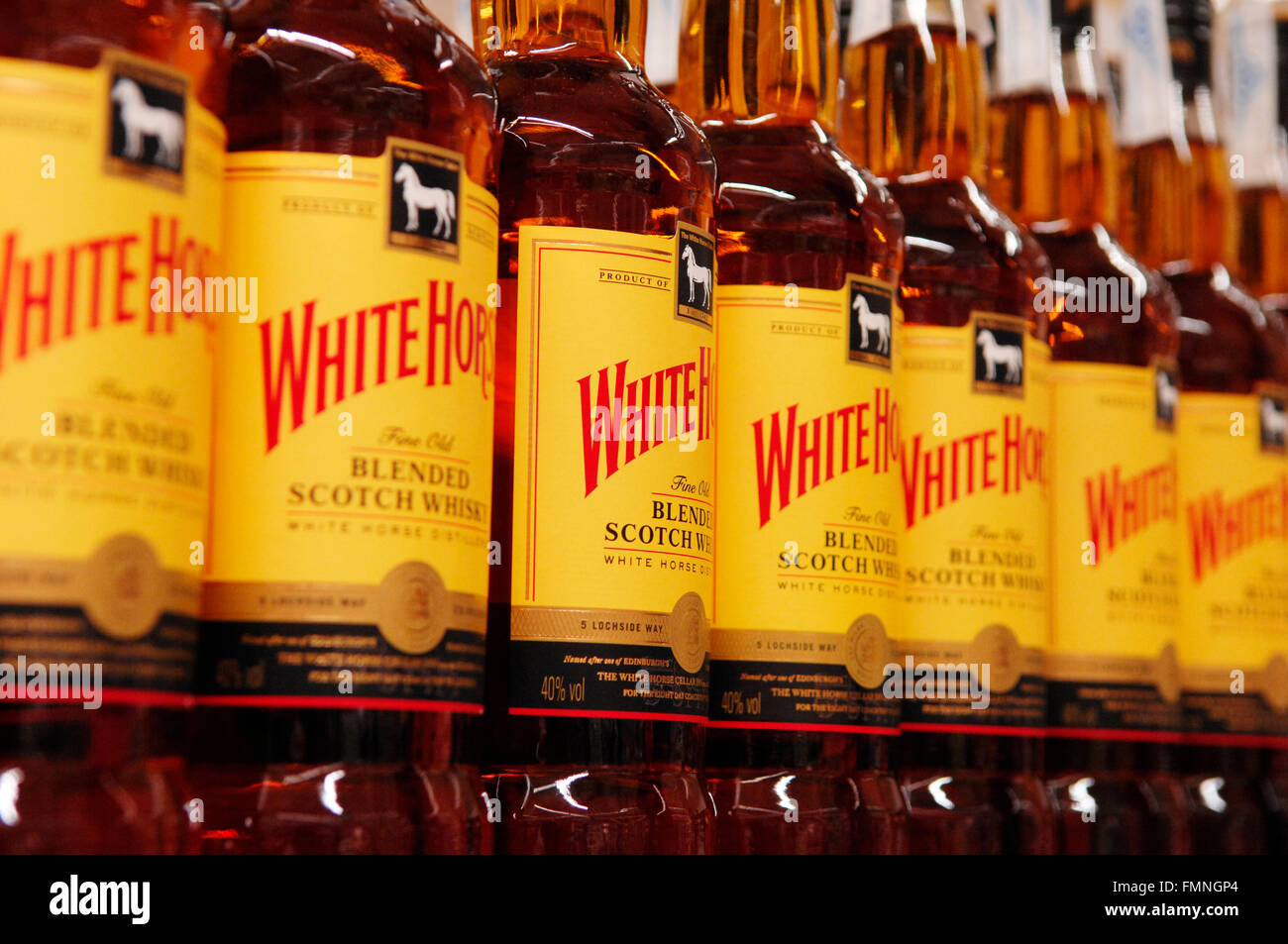 White horse whisky hi-res stock photography and images - Alamy