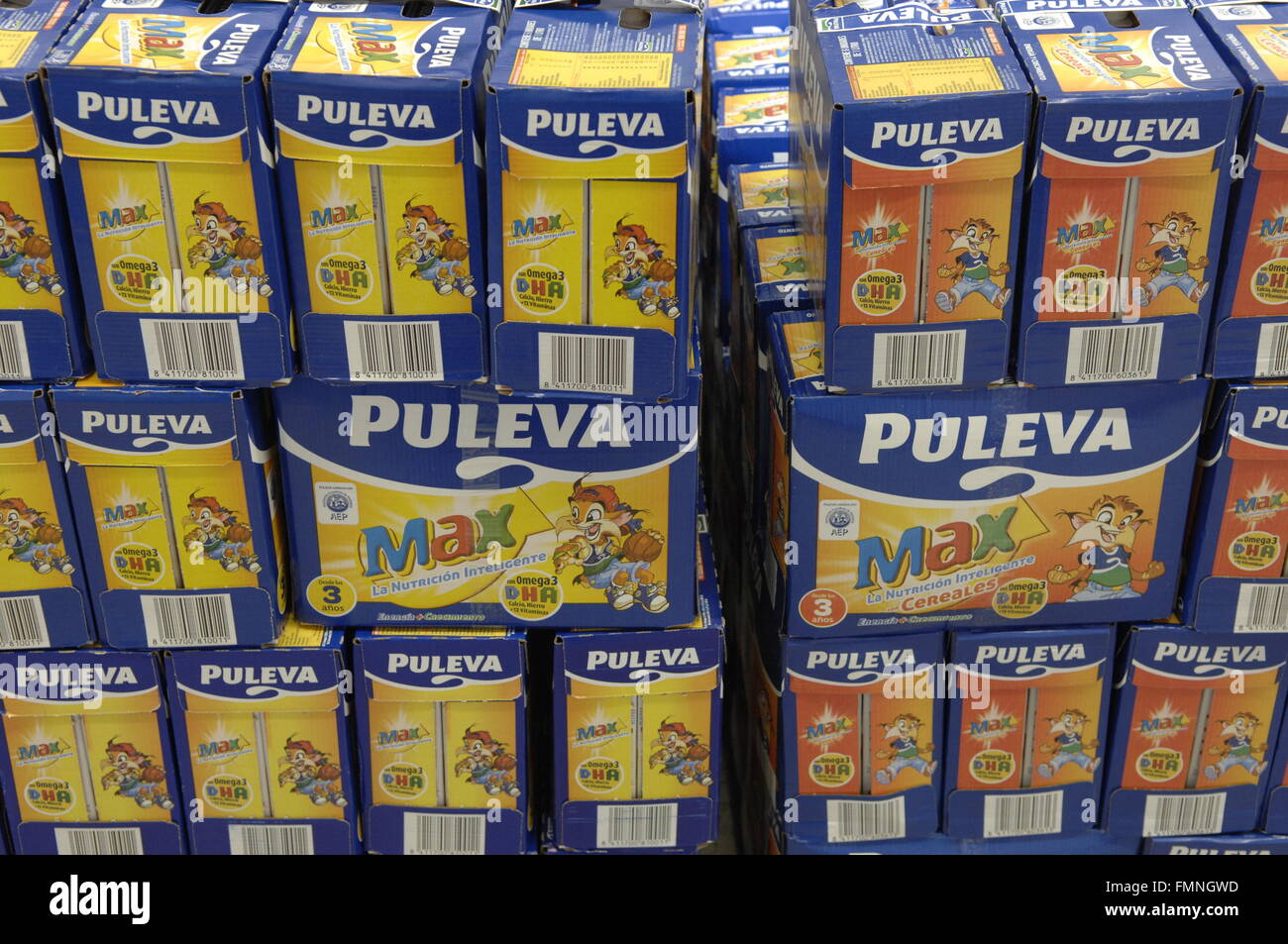Childrens milk on display in supermarket in Malaga, Spain Stock Photo ...