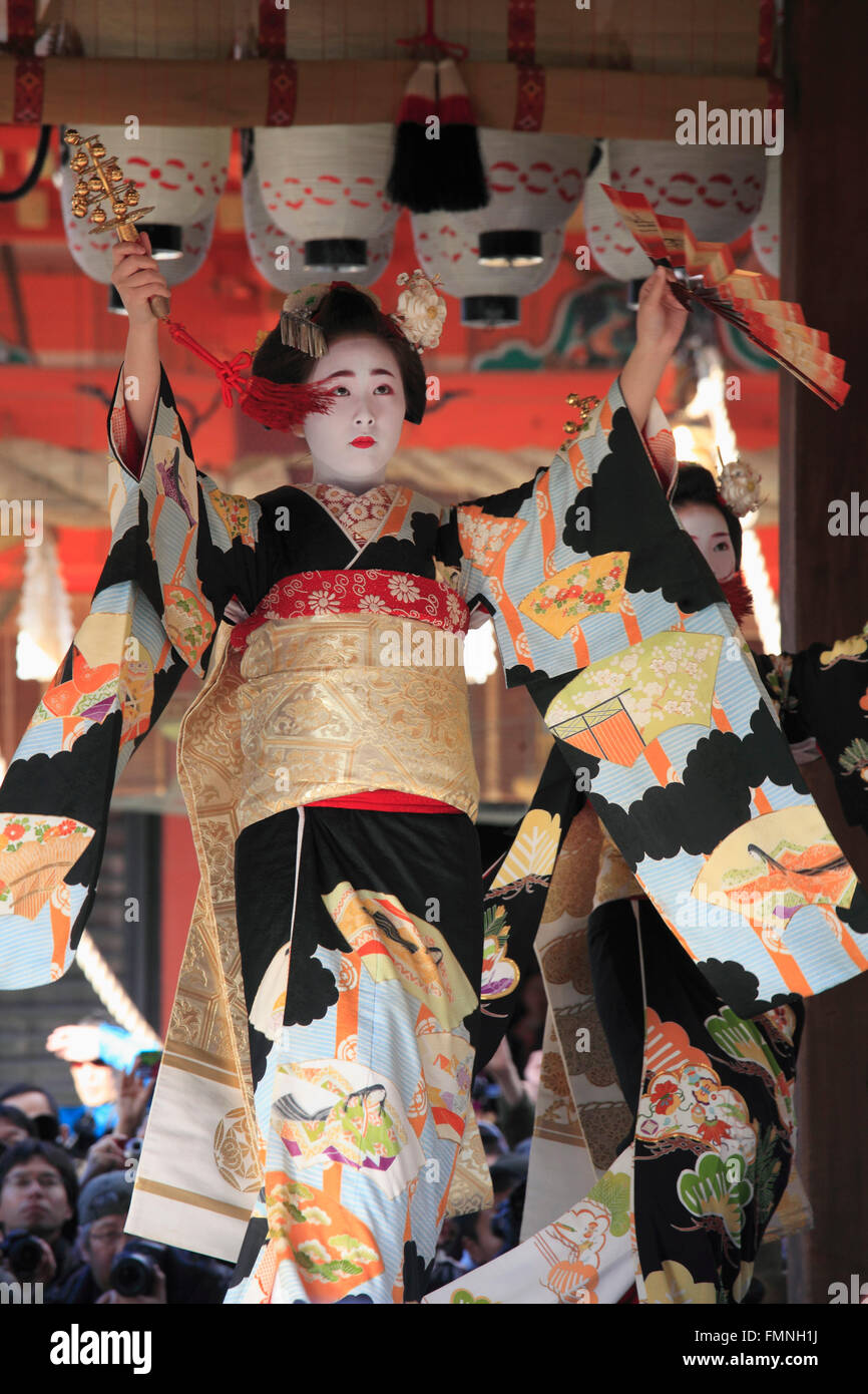 Maiko dancers hi-res stock photography and images - Alamy